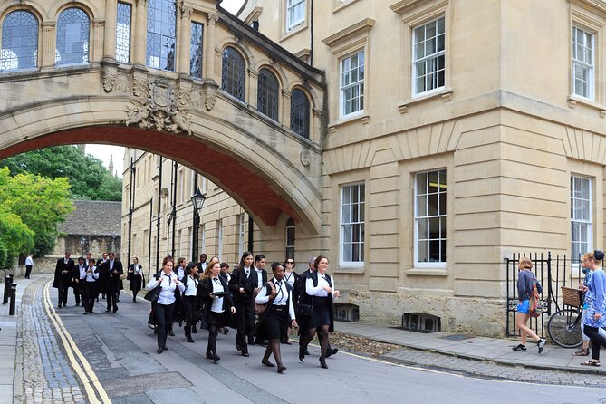 Oxford | Alumni-Led Walking Tour w/opt New College - Starting Point and First Impressions