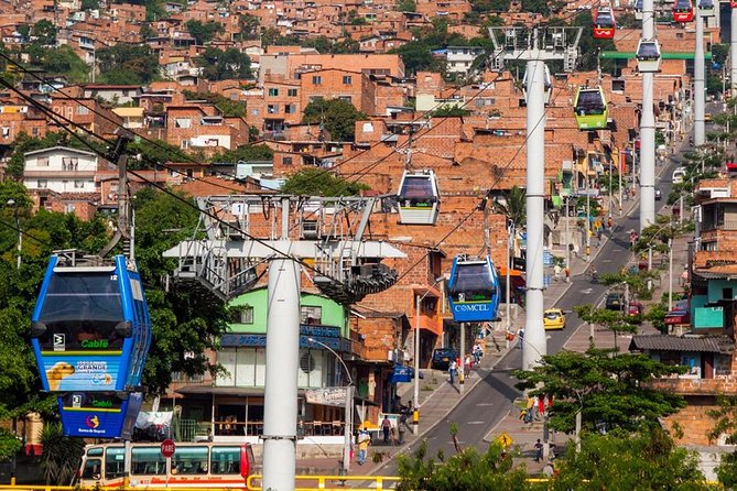 Pablo and Comuna 13 with Cable Car - Introduction to the Tour Experience
