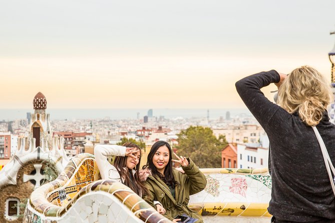 Park Güell: Guided Tour with Optional Gaudí Experience Entry - The Guides: Knowledgeable and Engaging