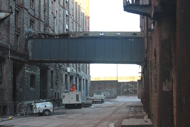 Peaky Blinders Coach Tour of Outer Liverpool & The Wirral - Itinerary Breakdown: What to Expect