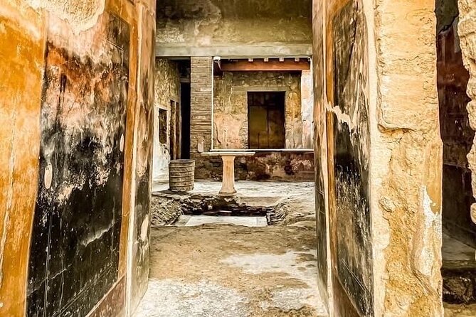 Pompeii tour with LOCAL GUIDE and SKIP THE LINE entrance - The Value of a Guided Tour in Pompeii