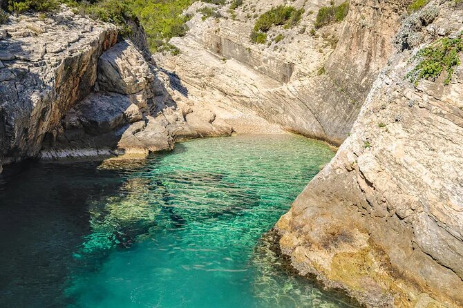 Private Boat Tour from Hvar - Blue and Green cave, Vis, and the Pakleni islands - Key Points