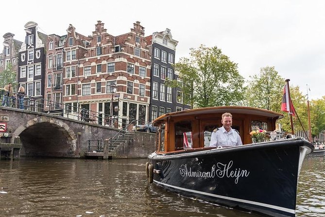 Private boat tour on a electric saloon boat - An In-Depth Look at the Experience