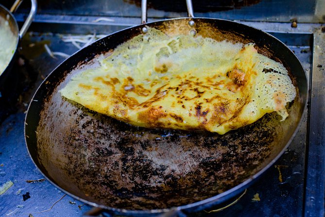 Private Street Food Evening Walking Tour in Ho Chi Minh City - The Itinerary: A Deep Dive