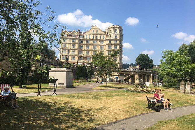 Roman Baths Entry and Walking Tour with Blue Badge Tour Guide - Exploring Bath in a Nutshell: An Overview of the Tour