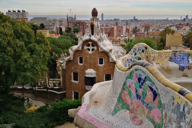 Sagrada Familia and Guell Park Small Group Tour: Drink and Tapa - Discovering Gaudí’s Marvels: The Itinerary