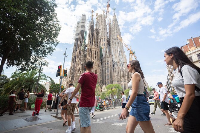 Sagrada Familia Guided Tour with Skip the Line Ticket - What to Expect from the Tour