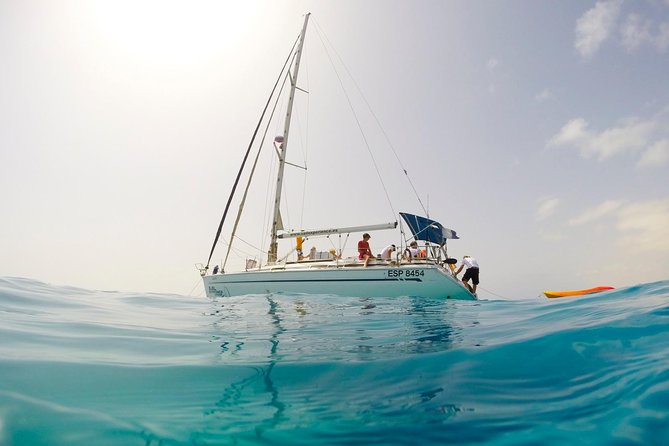 Sailing tour around the Lobos Island Natural Park / 4h - The Starting Point: Corralejo’s Port