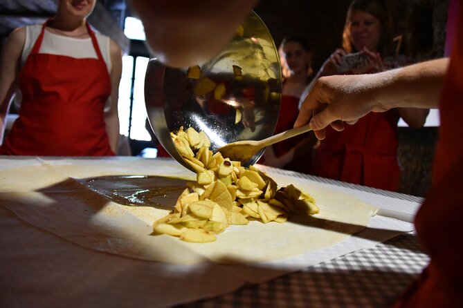 Salzburg Christmas Cookies and Apple Strudel Cooking Lesson - Authenticity, Atmosphere, and Group Experience