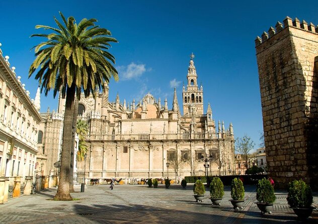Seville Evening Historical Tour with Haunted History - Exploring Seville’s Haunted Streets: What You Can Expect