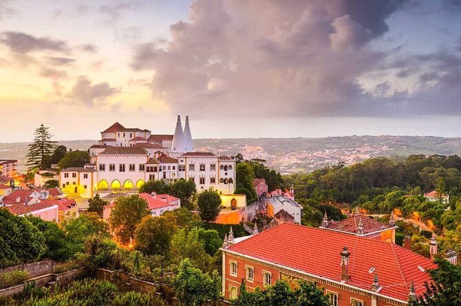 Sintra Mountain Guided Tour: Pena Palace & Moorish Castle Tickets - A Primer on the Tour Experience