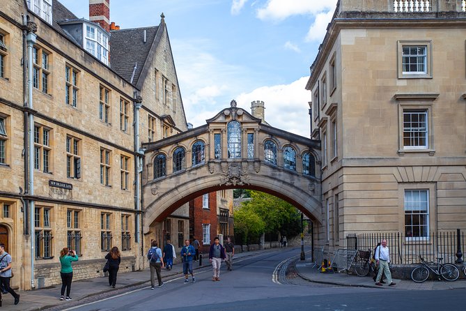 Social Distancing Specialised Oxford University Walking Tour With Student Guides - Who Should Consider This Tour?
