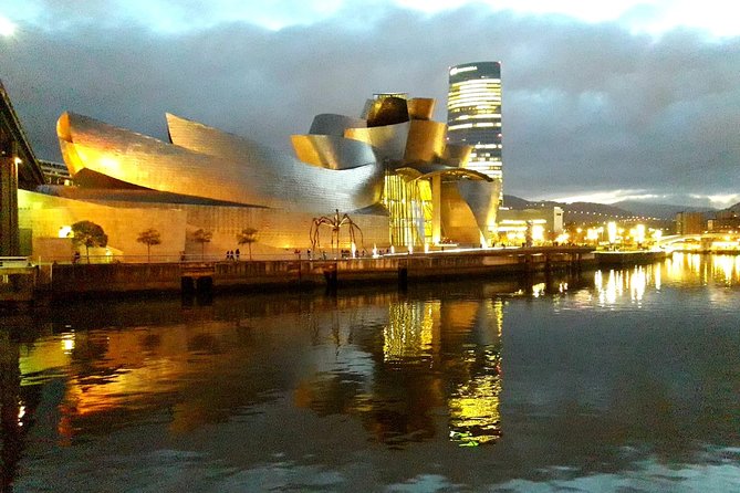 The magic of the Guggenheim museum - 2 hours with VIP tickets - The Real Experience: Authentic and Informative