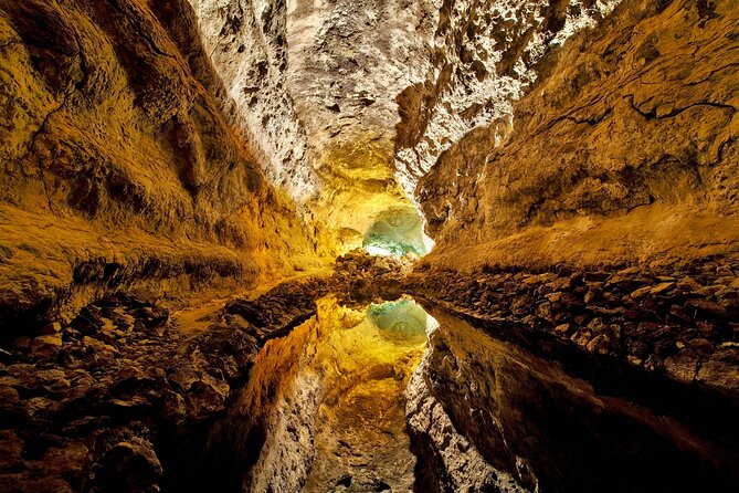 Tour of Jameos del Agua, Cueva de los Verdes and Viewpoint from the cliffs - The Itinerary in Detail
