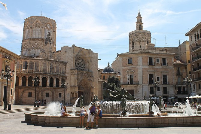 Valencia Old Town Tour with Wine & Tapas in 11th Century Historic Monument - Exploring the Itinerary: What You Can Expect
