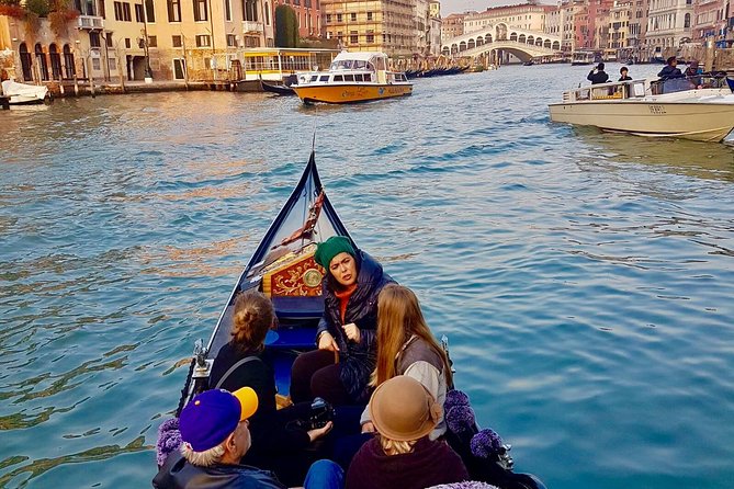 Venice: 30 min private Gondola Ride with Guide - The Experience: What to Expect