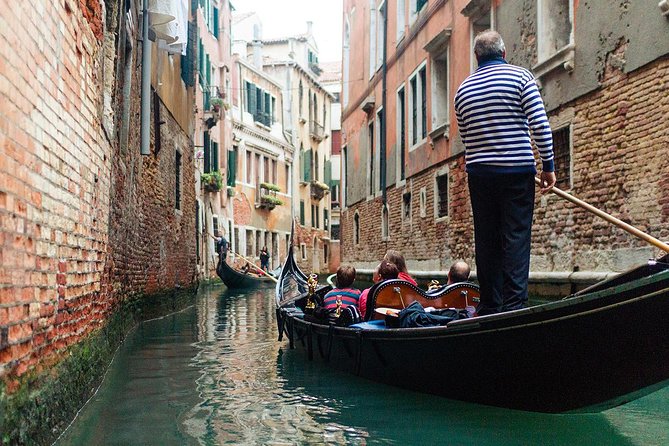 Welcome to Venice Small Group Tour: Basilica San Marco & Gondola - Starting Point at Rialto Market and Bridge
