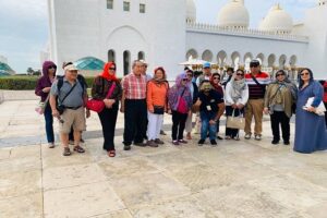 Abu dhabi city tour, grand mosque, emirates palace & the louvre practical details and what to expect