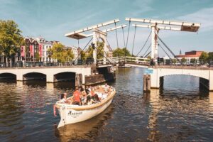 Amsterdam: luxury canal cruise with unlimited drinks option final recommendations