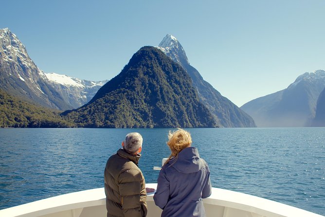 Cruise milford nz small boutique cruise experience the experience: comfort and atmosphere