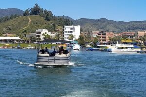 Day trip to guatapé with ,breakfast, lunch and boat ride what sets this tour apart