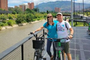 Electric bike city tour medellin, viewpoints, local snacks and drink tastings practical details and how they add up