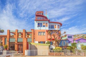 From santiago: valparaíso, viña del mar and neruda museum who should consider this tour?