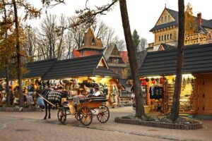 Krakow: zakopane tour with chocholow thermal pools and cable car gubałówka mountain and the funicular ride
