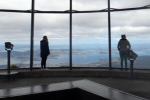 Kunanyi/mt wellington explorer bus return tour (2.5 hours) the sum up