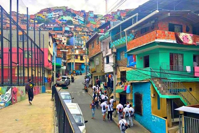 Pablo and comuna 13 with cable car the itinerary in detail
