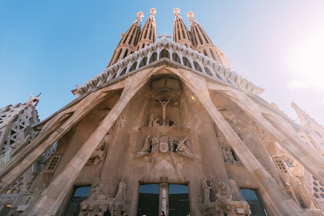 Sagrada familia guided tour with skip the line ticket avoiding the long lines