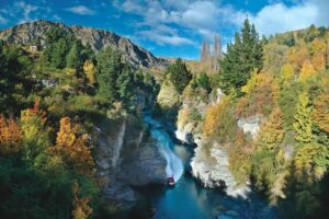 Shotover river extreme jet boat ride in queenstown safety and preparation