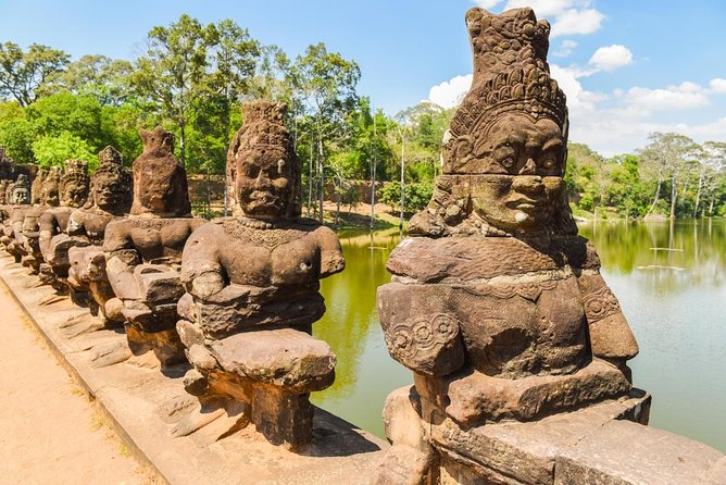 Small group explore angkor wat sunrise tour with guide from siem reap what makes this tour stand out