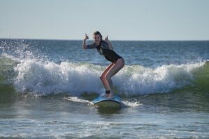 Surf lessons in tamarindo, costa rica what to expect during the surf lesson