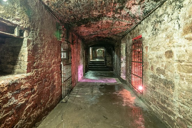 Underground vaults walking tour in edinburgh old town the itinerary: exploring edinburgh’s underworld