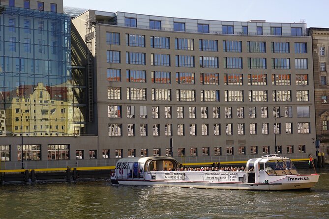 1-Hour River Cruise with Tour Guide. Bilingual (Ger/Engl) - Seat, Comfort, and Practicalities