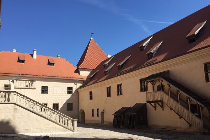 2 countries! Hill of Crosses, Rundale Palace and Bauska castle - Who Should Book This Tour?