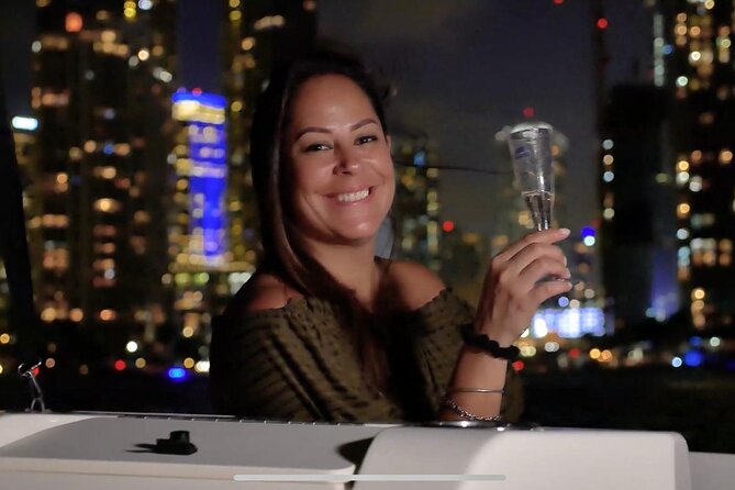 2 hrs Miami Private Boat Tour with Cooler, Ice, Bluetooth Stereo - The Experience of the Cruise