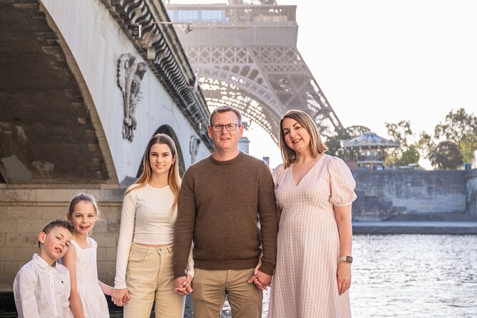 30 min photosession in Paris, all photos sent and edited - Authentic Experience and Flexibility