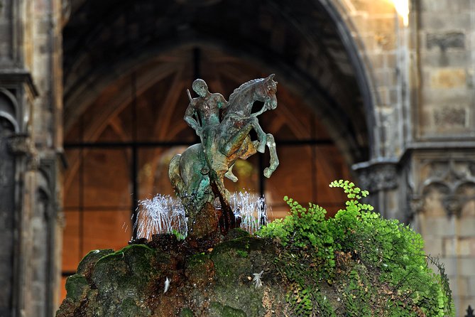 Barcelona Gothic Quarter Walking Tour - Group Size and Accessibility