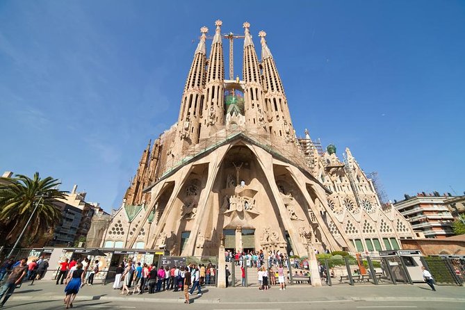 Barcelona Highlights & Montserrat with Port or Hotel Pick Up - FAQs