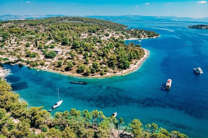 Blue Lagoon, Shipwreck & Maslinica from Split with LUNCH & DRINKS - Describing the Experience: What You Will Really See and Feel