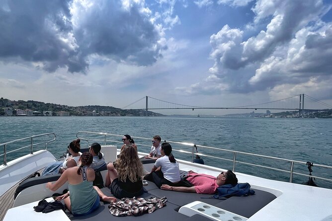 Bosphorus Yacht Cruise Experience: Visit the Asian Side - Authenticity and Unique Features