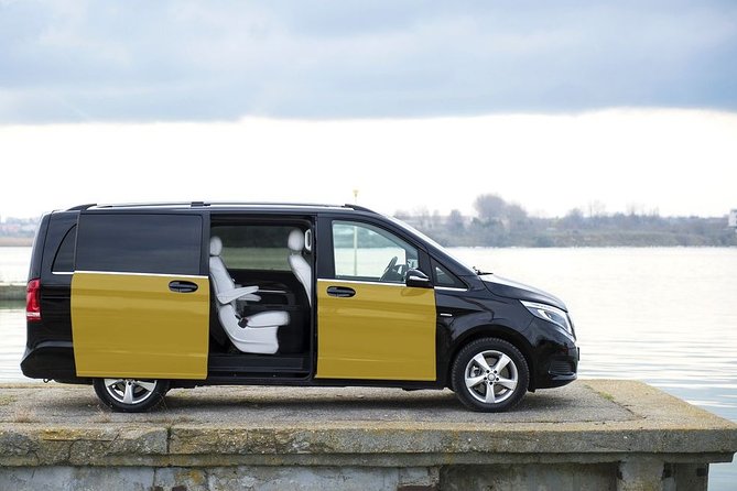 Departure Private Transfer from Barcelona City Hotels to Barcelona Airport - Service Quality: Professional, Punctual, Friendly