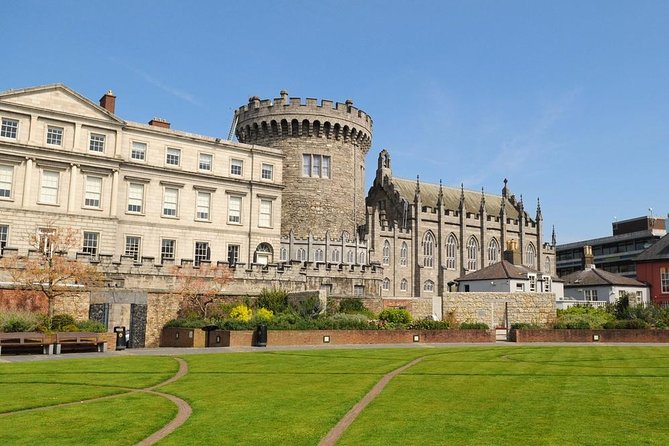 Dublin Book of Kells, Castle and Molly Malone Statue Guided Tour - Molly Malone Statue: Dublin’s Cherished Folk Symbol