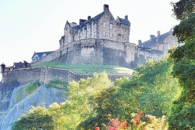 Edinburgh Castle Guided Walking Tour in English - The Guides: Knowledge, Humor, and Engagement