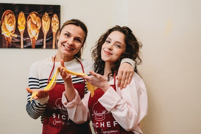 Florence: Pasta Cooking Class with Unlimited Wine - What Travelers Are Saying