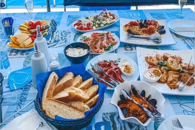 Half-Day Exclusive Catamaran Cruise in Santorini with Meal and Open Bar - FAQ
