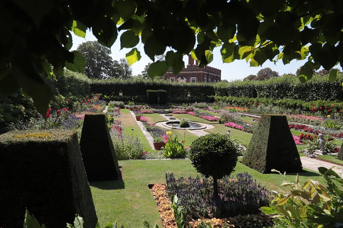 Hampton Court Guided Tour. Full day Access & High Tea - What’s Included and What’s Not