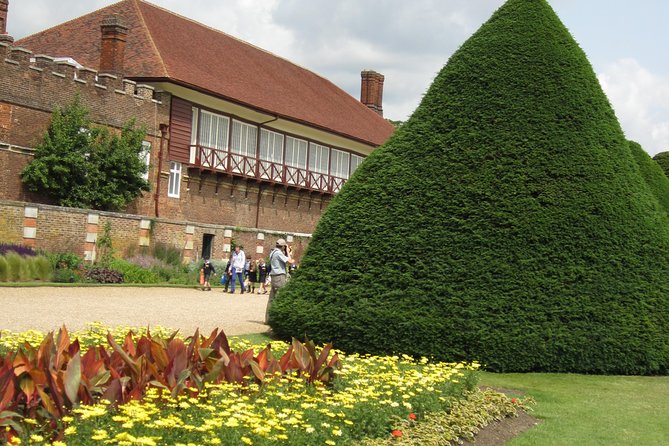 Hampton Court Palace 3hr tour: Henry VIII's & William III's intriguing Palaces - Authentic and Enjoyable for Who?